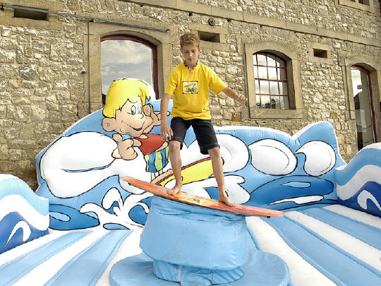 Surf Riding / Surf Rodeo buchen, Simulator - 5743287375 mieten | Erento.com