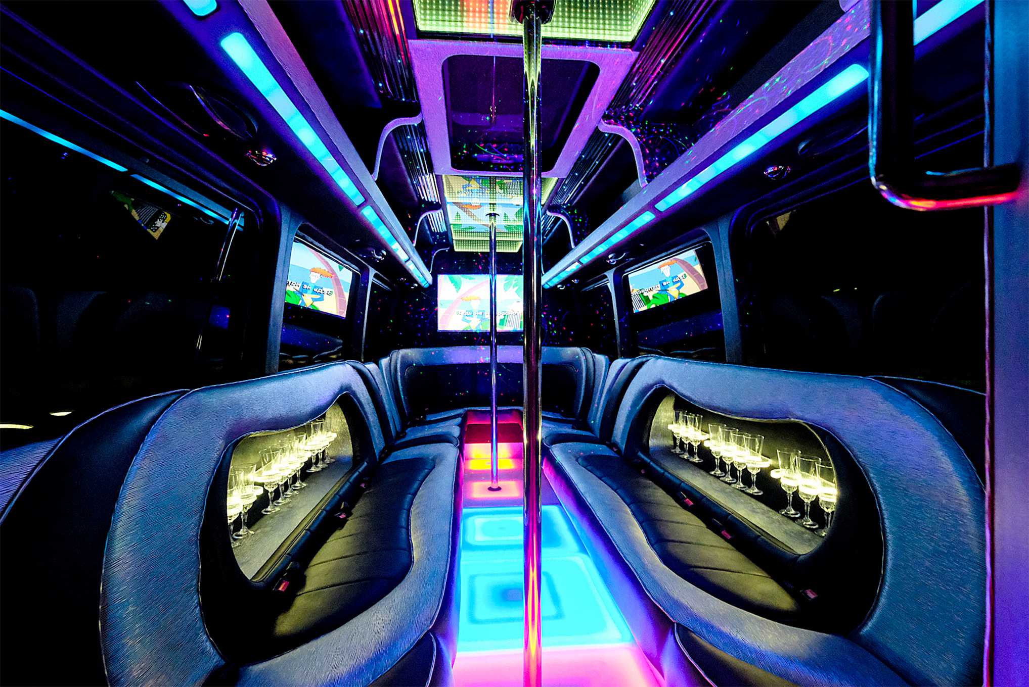 Partybus bis 16 Personen, Partybus - 4682759009 mieten | Erento.com